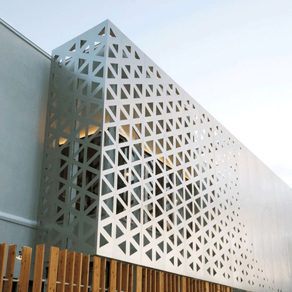 Fachadas con lámina perforada bajo diseño.